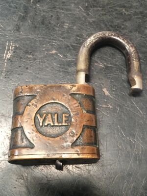 Yale 850 - Lockwiki
